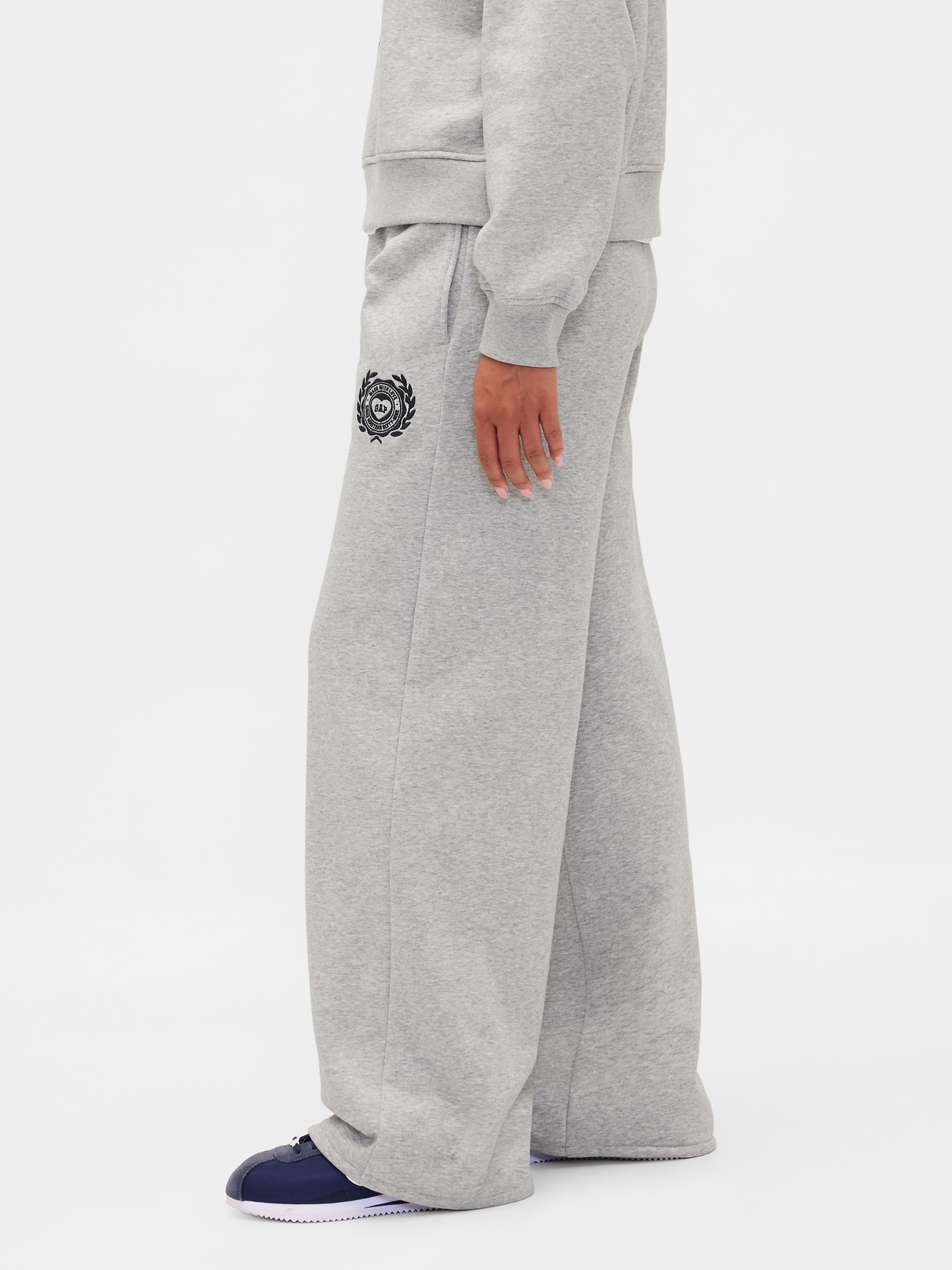 Tepláky High Rise Baggy VintageSoft | GAP.cz